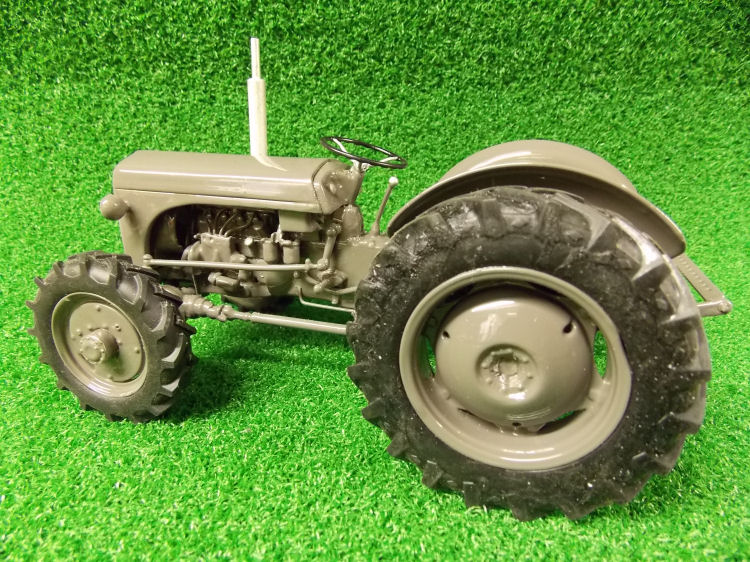 RJN Classic Tractors | Classic Model Tractors - Ferguson TEF 20 4WD